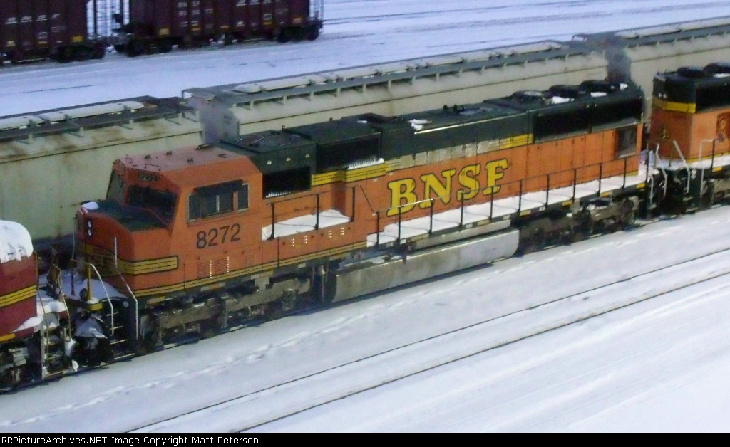 BNSF 8272